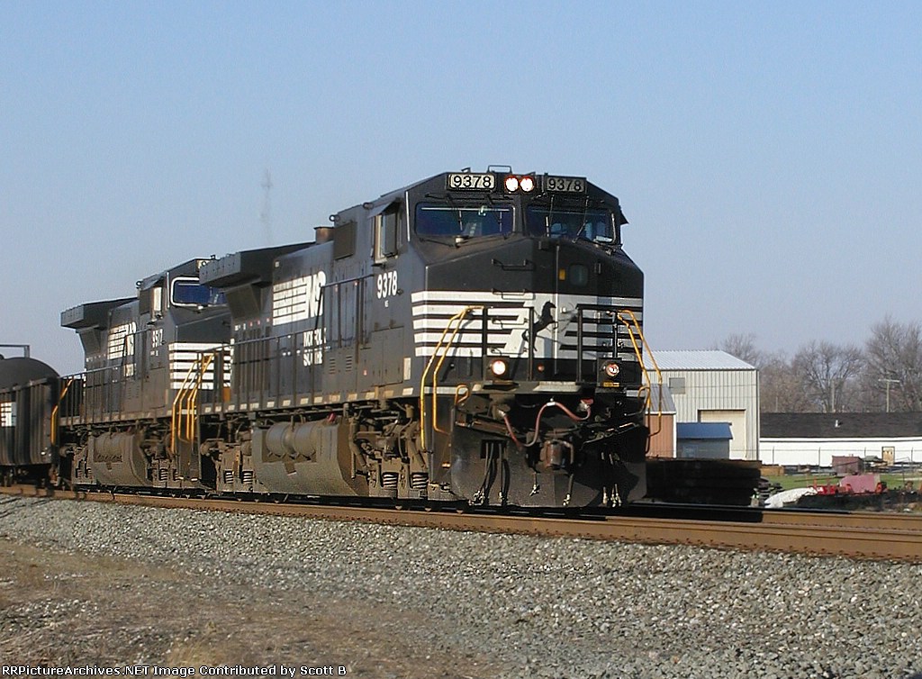 NS 9378 NS 16N 9:35 am NS Chicago Line